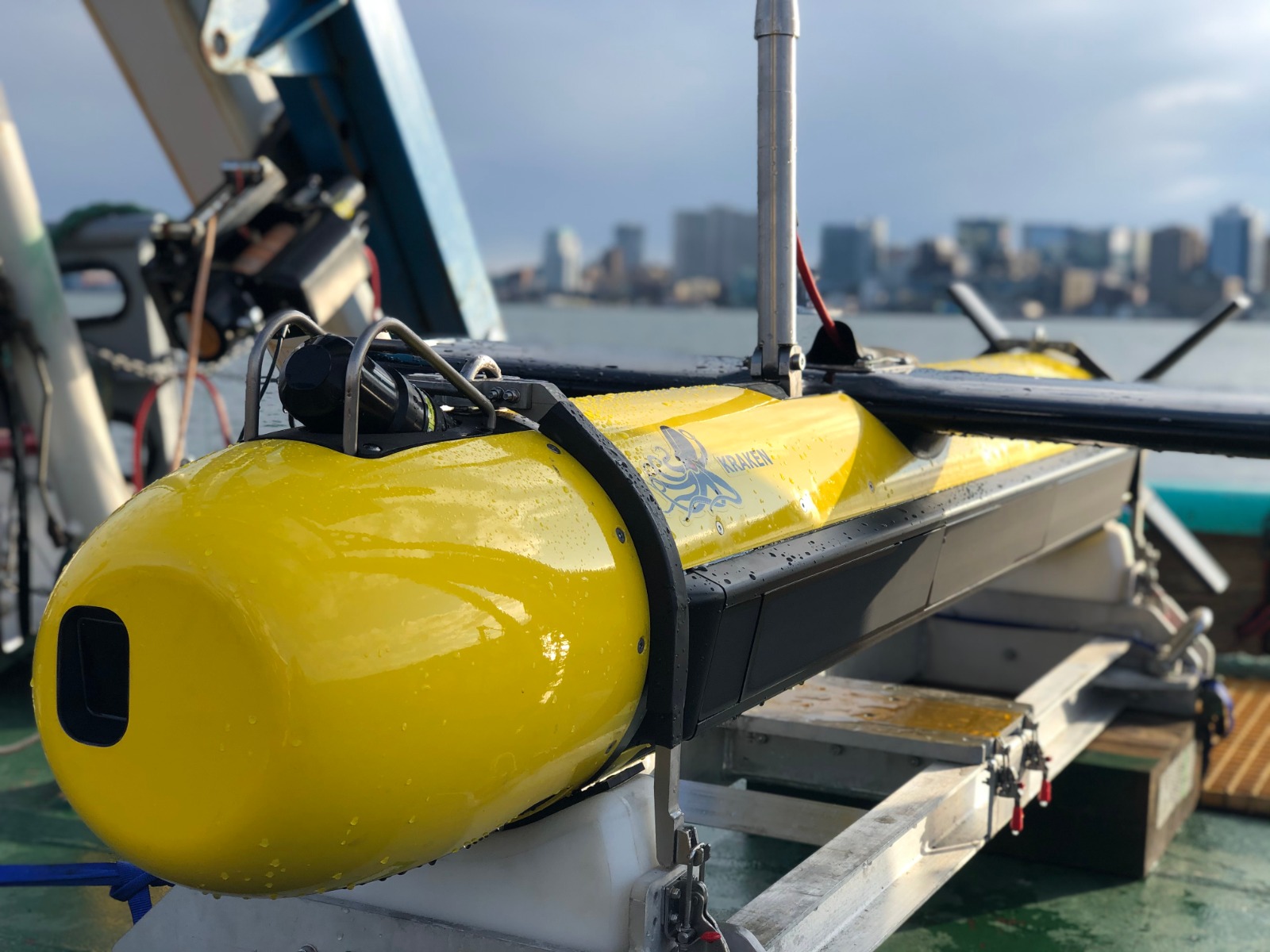 Tracking & Positioning Systems for Military Unmanned Marine Vehicles ...